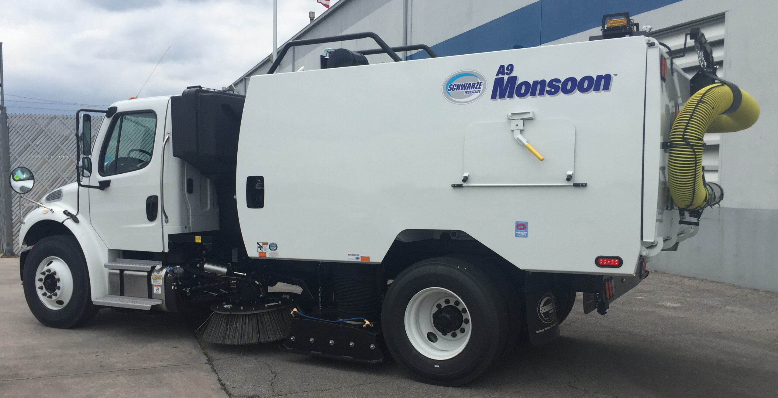 Municipal vehicles for sale: Sweepers, garbage trucks, jetters | RNOW Inc Municipal vehicles for sale: Sweepers, garbage trucks, jetters | RNOW Inc